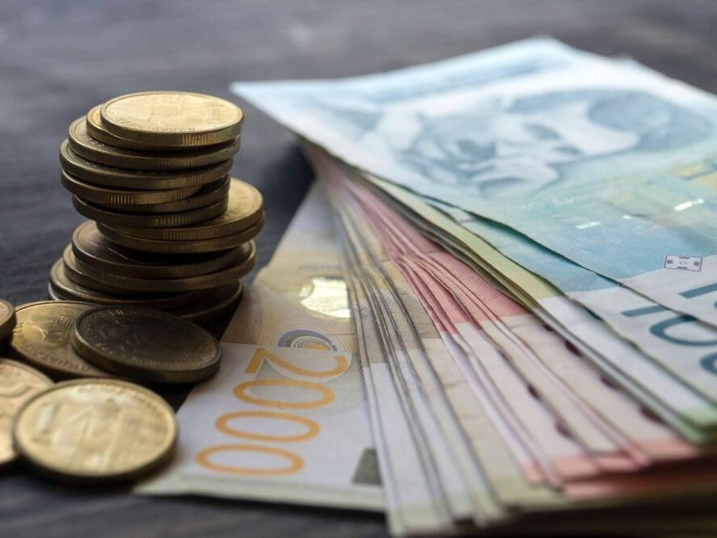 Vajdasági fizetések: Kishegyesen az átlag alatt, Szenttamáson 5 ...