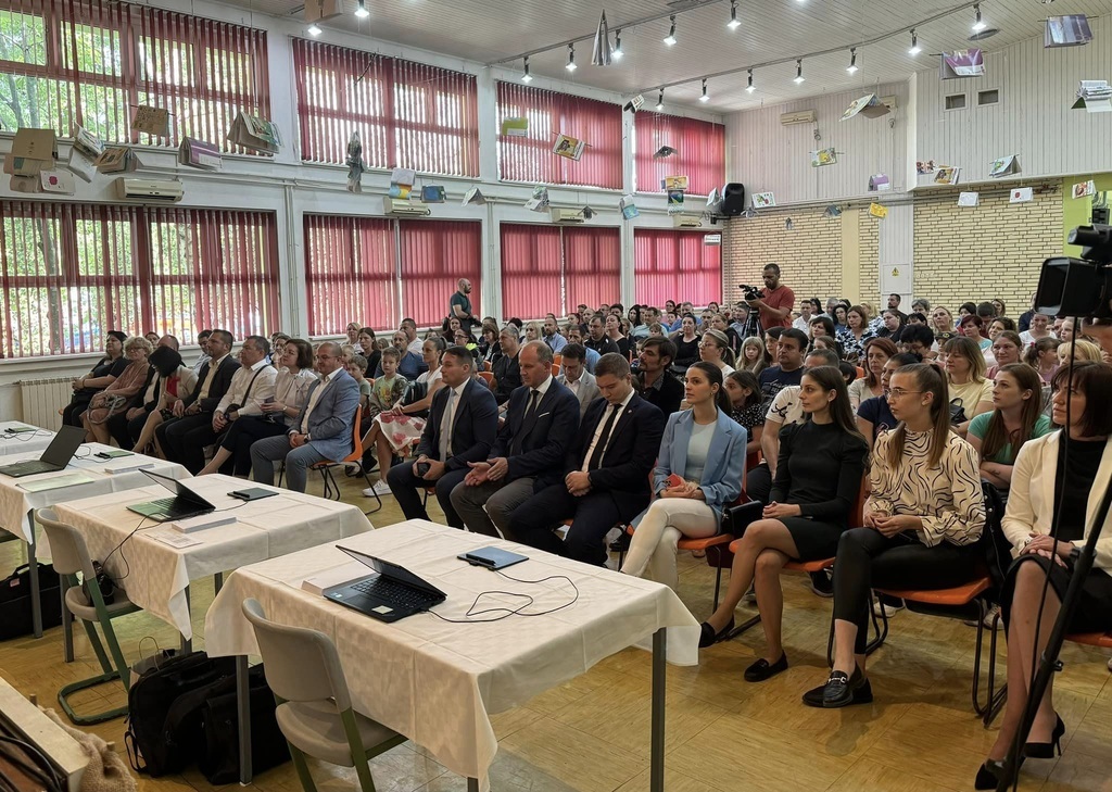Megkezdték a Rákóczi-ösztöndíjak kiosztását a vajdasági elsősöknek ...