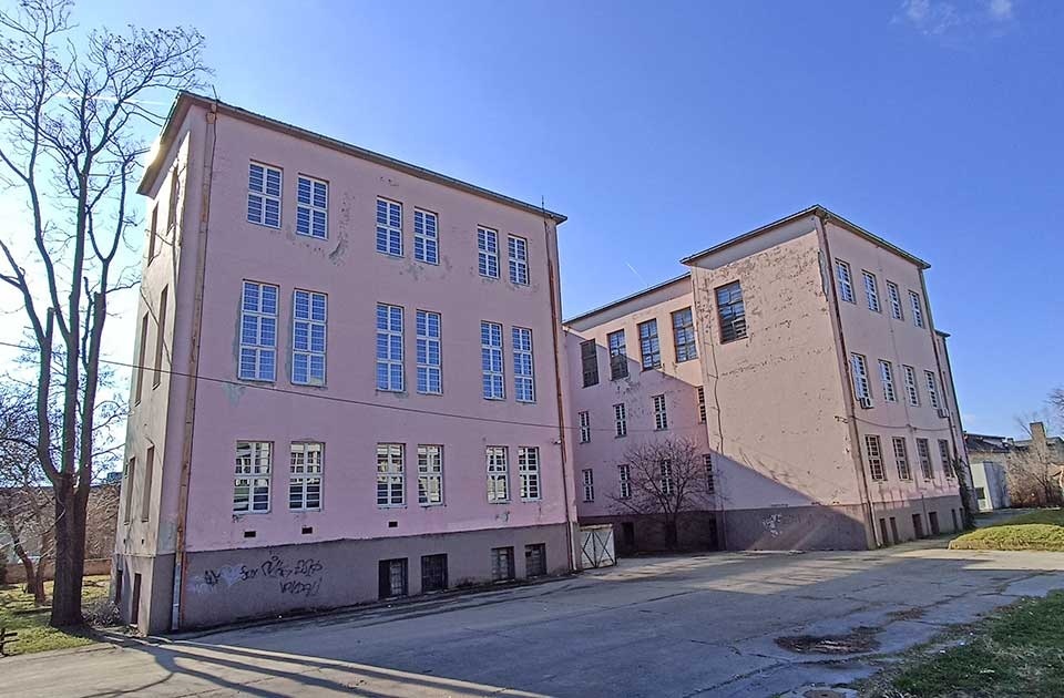 Leszakadt a nagybecskereki vegyészeti középiskola mennyezetének egy ...